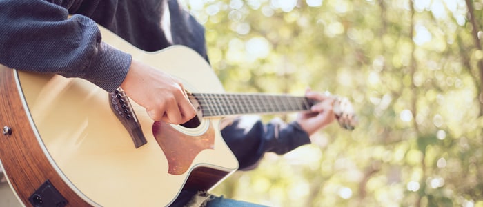 How to restring an acoustic guitar | musicGuard